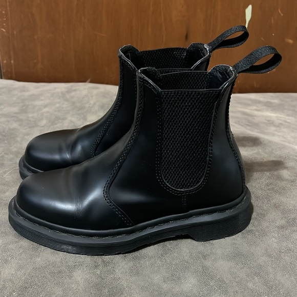 Dr. Martens | Shoes | 2976 Mono Smooth Leather Chelsea Boots Dr Martens | Poshmark